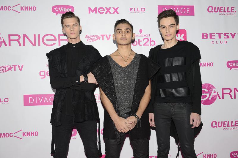 Миша Пунтов и группа «Герои» споют на Киевском вокзале — OOPS.ru ...